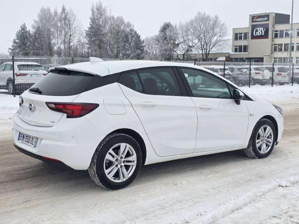 White Opel Astra 2017 in Taurage, with an engine capacity of 1.60 L and mileage of 219 thousand km for 6700 €, photo 5 on AUTOMOTO.COM.LV