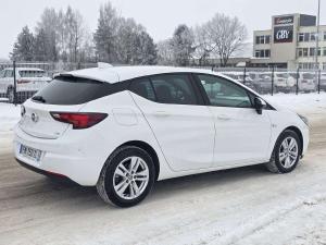 White Opel Astra 2017 in Taurage, with an engine capacity of 1.60 L and mileage of 219 thousand km for 6700 €, photo 5 on AUTOMOTO.COM.LV