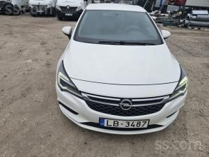 Белый Опель Астра 2017 в Рига, объемом двигателя 1.60 л и пробегом 298 тыс. км за 3000 €, фото 4 на AUTOMOTO.COM.LV