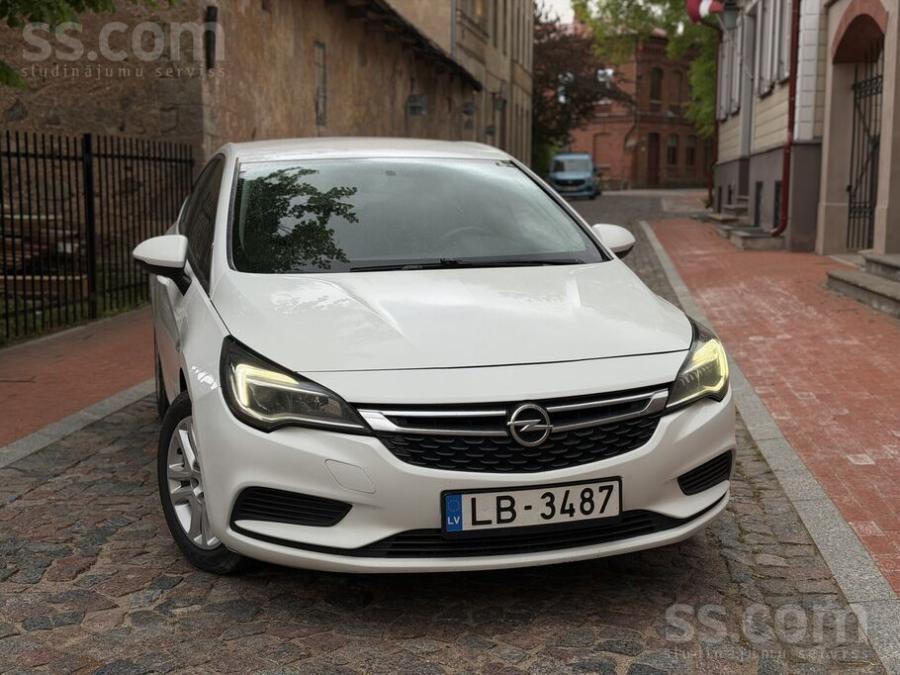 Balts Opel Astra 2017 Cēsis, ar dzinēja tilpumu 1.60 L un nobraukumu 299 tūkst. km par 3990 €, foto 1 vietnē AUTOMOTO.COM.LV