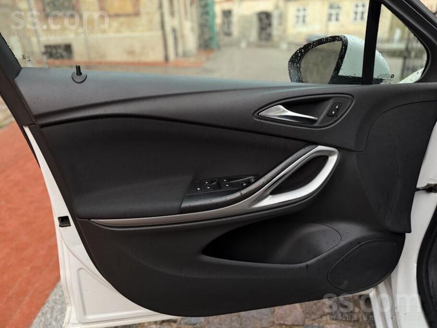Balts Opel Astra 2017 Cēsis, ar dzinēja tilpumu 1.60 L un nobraukumu 299 tūkst. km par 3990 €, foto 18 vietnē AUTOMOTO.COM.LV