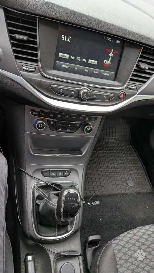 White Opel Astra 2017 in Marijampole, with an engine capacity of 1.40 L and mileage of 94 thousand km for 3999 €, photo 5 on AUTOMOTO.COM.LV