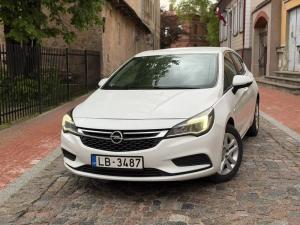 White Opel Astra 2017 in Cesis, with an engine capacity of 1.60 L and mileage of 299 thousand km for 3990 €, photo 6 on AUTOMOTO.COM.LV