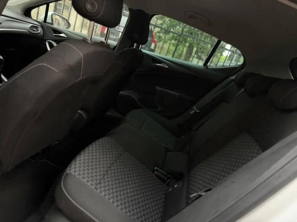 Balts Opel Astra 2017 Cēsis, ar dzinēja tilpumu 1.60 L un nobraukumu 299 tūkst. km par 3990 €, foto 10 vietnē AUTOMOTO.COM.LV