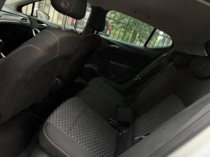 White Opel Astra 2017 in Cesis, with an engine capacity of 1.60 L and mileage of 299 thousand km for 3990 €, photo 11 on AUTOMOTO.COM.LV