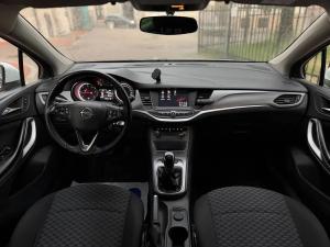 White Opel Astra 2017 in Cesis, with an engine capacity of 1.60 L and mileage of 299 thousand km for 3990 €, photo 13 on AUTOMOTO.COM.LV