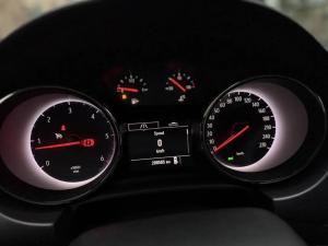 White Opel Astra 2017 in Cesis, with an engine capacity of 1.60 L and mileage of 299 thousand km for 3990 €, photo 17 on AUTOMOTO.COM.LV