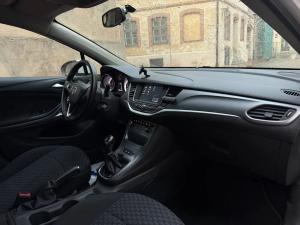 White Opel Astra 2017 in Cesis, with an engine capacity of 1.60 L and mileage of 299 thousand km for 3990 €, photo 22 on AUTOMOTO.COM.LV