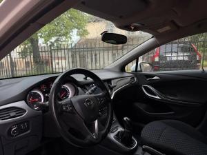 White Opel Astra 2017 in Cesis, with an engine capacity of 1.60 L and mileage of 299 thousand km for 3990 €, photo 23 on AUTOMOTO.COM.LV