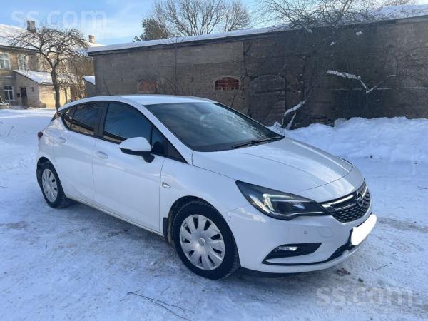 White Opel Astra 2018 in Aizkraukle, with an engine capacity of 1.40 L and mileage of 114 thousand km for 7800 €, photo 2 on AUTOMOTO.COM.LV