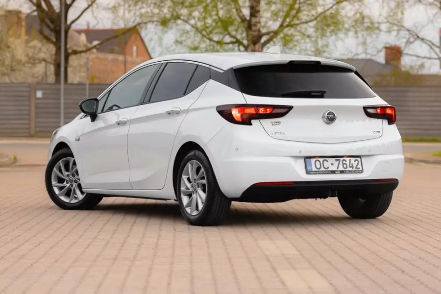Balts Opel Astra 2018 Jelgava, ar dzinēja tilpumu 1.60 L un nobraukumu 159 tūkst. km par 4000 €, foto 5 vietnē AUTOMOTO.COM.LV