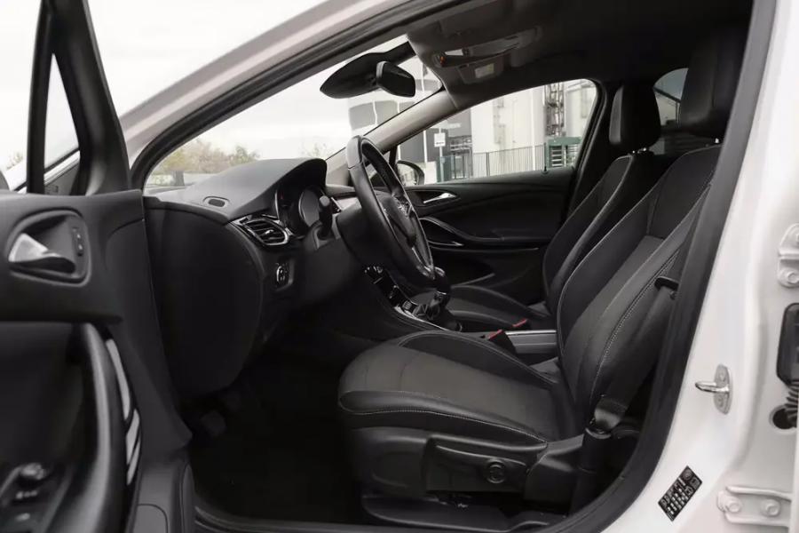 Balts Opel Astra 2018 Jelgava, ar dzinēja tilpumu 1.60 L un nobraukumu 159 tūkst. km par 4000 €, foto 10 vietnē AUTOMOTO.COM.LV