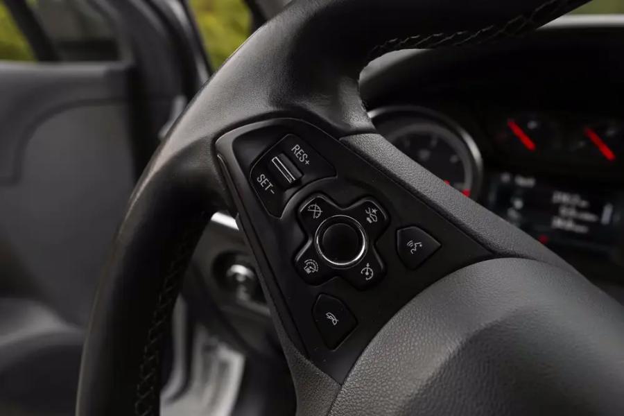 Balts Opel Astra 2018 Jelgava, ar dzinēja tilpumu 1.60 L un nobraukumu 159 tūkst. km par 4000 €, foto 12 vietnē AUTOMOTO.COM.LV