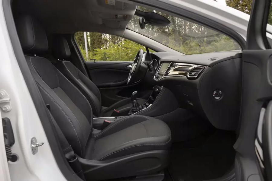 Balts Opel Astra 2018 Jelgava, ar dzinēja tilpumu 1.60 L un nobraukumu 159 tūkst. km par 4000 €, foto 16 vietnē AUTOMOTO.COM.LV
