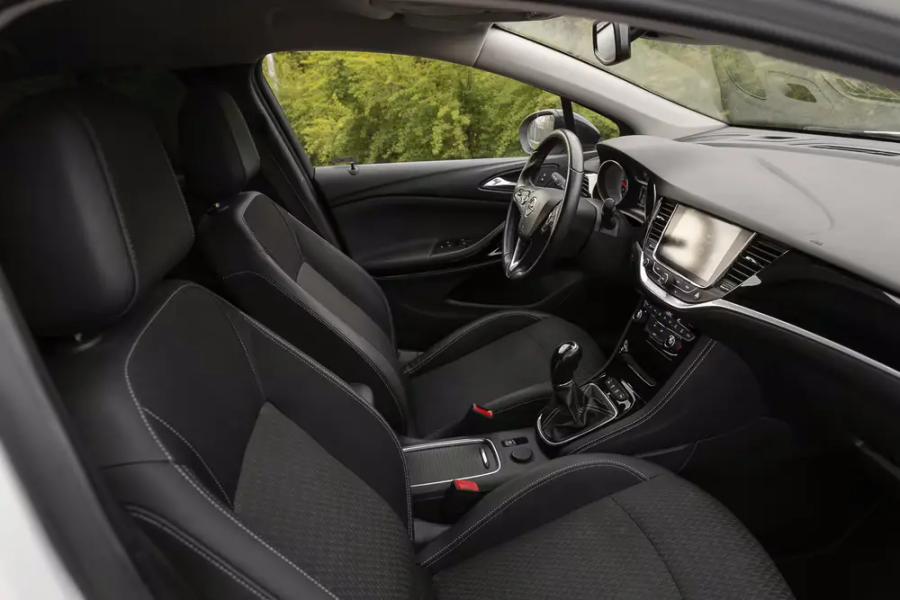 Balts Opel Astra 2018 Jelgava, ar dzinēja tilpumu 1.60 L un nobraukumu 159 tūkst. km par 4000 €, foto 17 vietnē AUTOMOTO.COM.LV