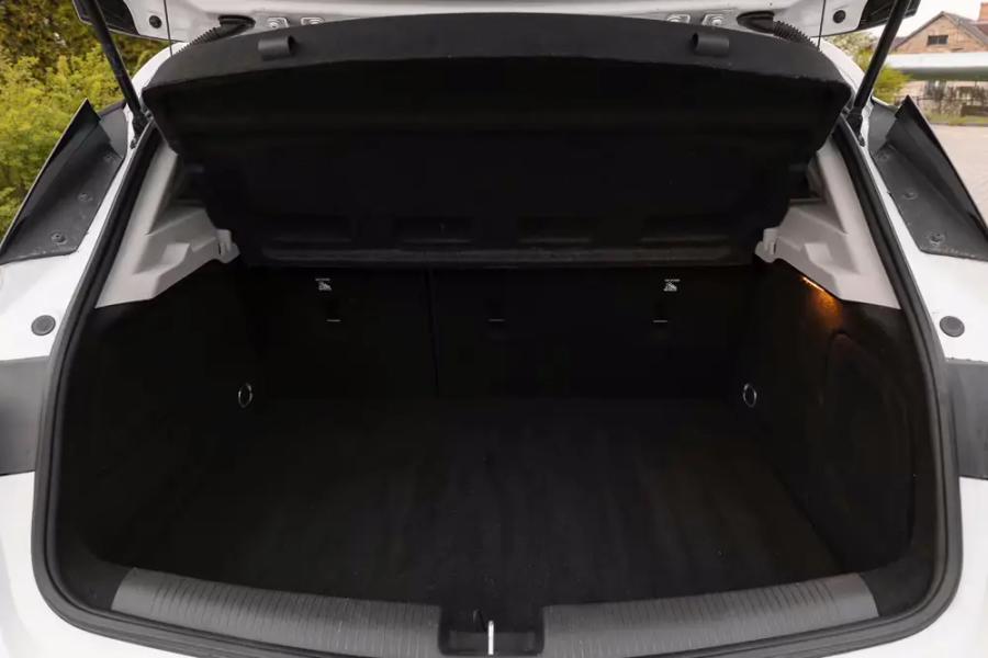 Balts Opel Astra 2018 Jelgava, ar dzinēja tilpumu 1.60 L un nobraukumu 159 tūkst. km par 4000 €, foto 20 vietnē AUTOMOTO.COM.LV