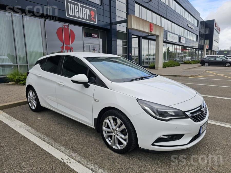 White Opel Astra 2018 in Riga, with an engine capacity of 1.60 L and mileage of 185 thousand km for 7700 €, photo 3 on AUTOMOTO.COM.LV