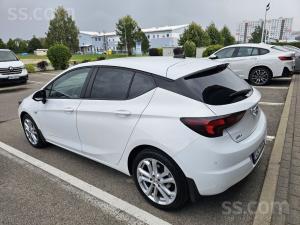 White Opel Astra 2018 in Riga, with an engine capacity of 1.60 L and mileage of 185 thousand km for 7700 €, photo 5 on AUTOMOTO.COM.LV