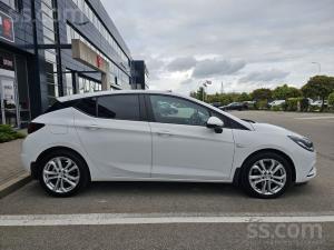White Opel Astra 2018 in Riga, with an engine capacity of 1.60 L and mileage of 185 thousand km for 7700 €, photo 7 on AUTOMOTO.COM.LV