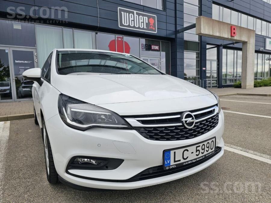 White Opel Astra 2018 in Riga, with an engine capacity of 1.60 L and mileage of 185 thousand km for 7700 €, photo 8 on AUTOMOTO.COM.LV