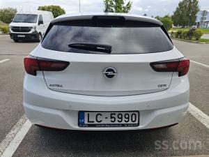 White Opel Astra 2018 in Riga, with an engine capacity of 1.60 L and mileage of 185 thousand km for 7700 €, photo 9 on AUTOMOTO.COM.LV