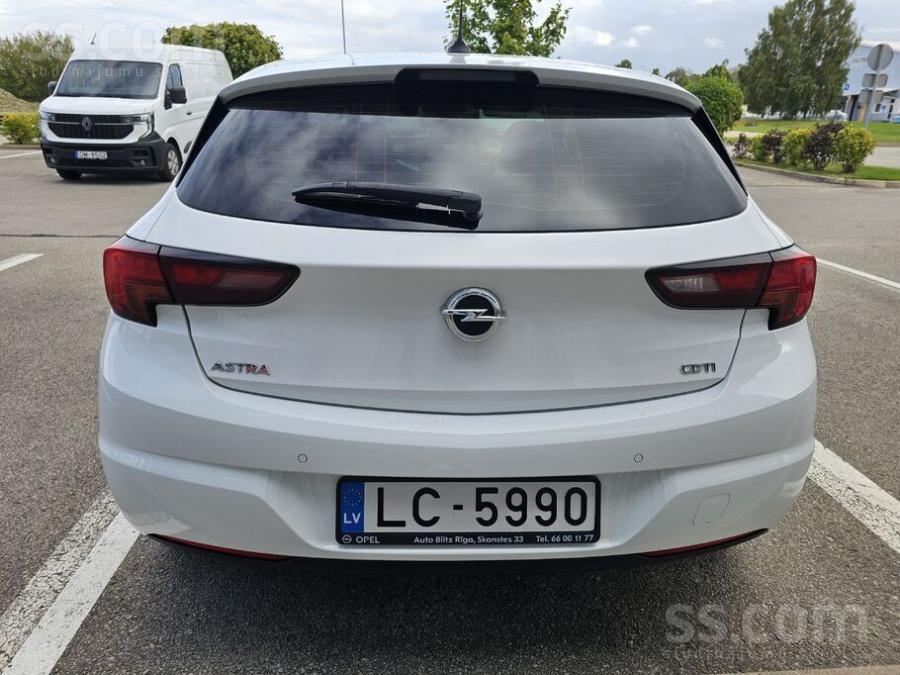 White Opel Astra 2018 in Riga, with an engine capacity of 1.60 L and mileage of 185 thousand km for 7700 €, photo 9 on AUTOMOTO.COM.LV