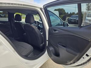 White Opel Astra 2018 in Riga, with an engine capacity of 1.60 L and mileage of 185 thousand km for 7700 €, photo 14 on AUTOMOTO.COM.LV