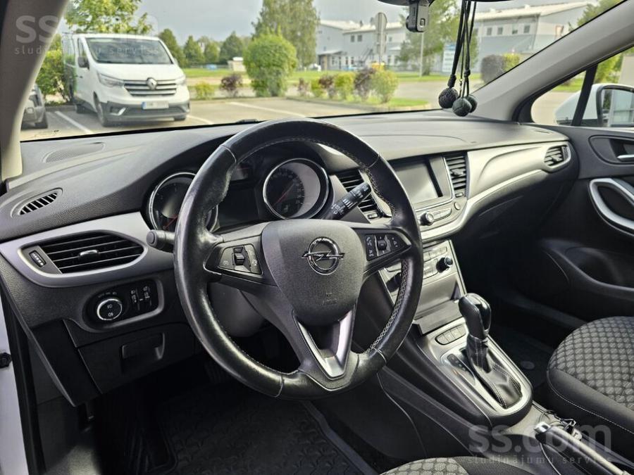 White Opel Astra 2018 in Riga, with an engine capacity of 1.60 L and mileage of 185 thousand km for 7700 €, photo 17 on AUTOMOTO.COM.LV