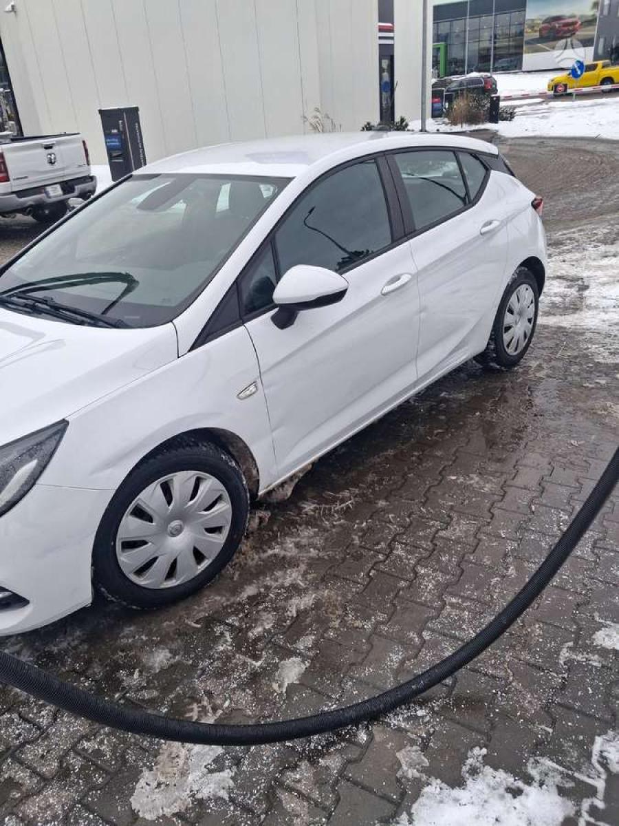 White Opel Astra 2020 in Vilnius, with an engine capacity of 1.50 L and mileage of 254 thousand km for 5800 €, photo 5 on AUTOMOTO.COM.LV