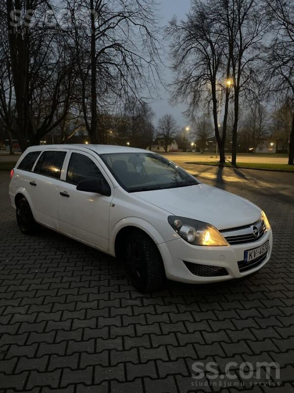 Balts Opel Astra 2009 Ventspils, ar dzinēja tilpumu 1.30 L un nobraukumu 370 tūkst. km par 1150 €, foto 3 vietnē AUTOMOTO.COM.LV