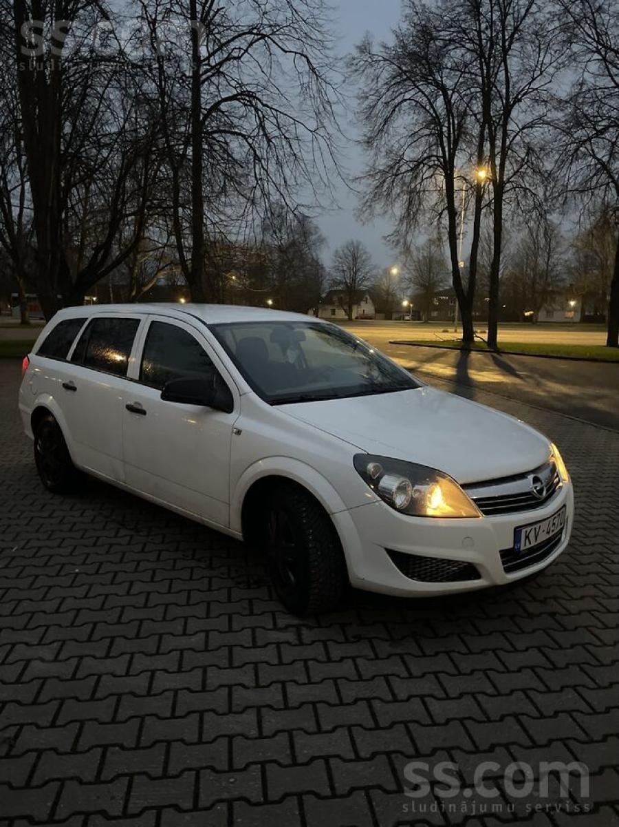 Balts Opel Astra 2009 Ventspils, ar dzinēja tilpumu 1.30 L un nobraukumu 370 tūkst. km par 1150 €, foto 3 vietnē AUTOMOTO.COM.LV