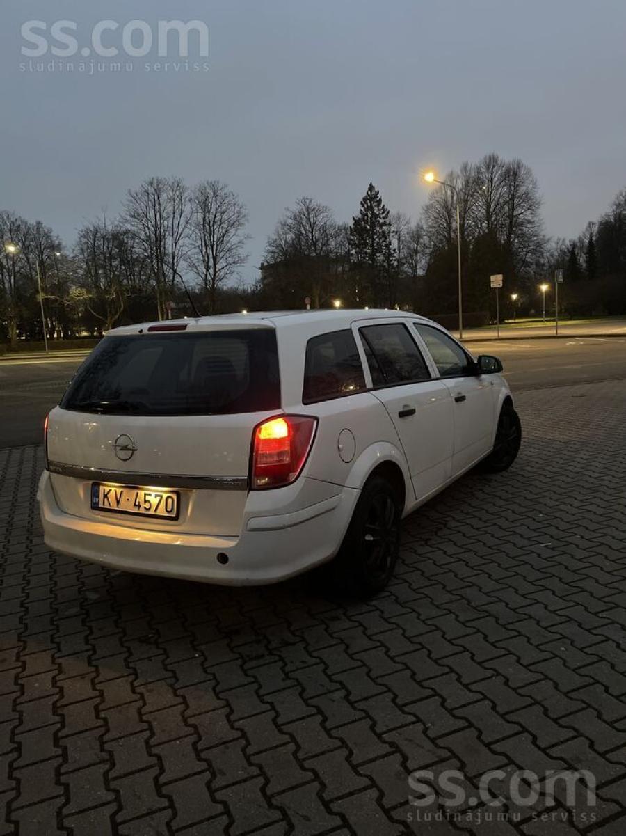 Balts Opel Astra 2009 Ventspils, ar dzinēja tilpumu 1.30 L un nobraukumu 370 tūkst. km par 1150 €, foto 4 vietnē AUTOMOTO.COM.LV