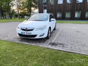 White Opel Astra 2011 in Dobele, with an engine capacity of 1.70 L and mileage of 290 thousand km for 1500 €, photo  on AUTOMOTO.COM.LV