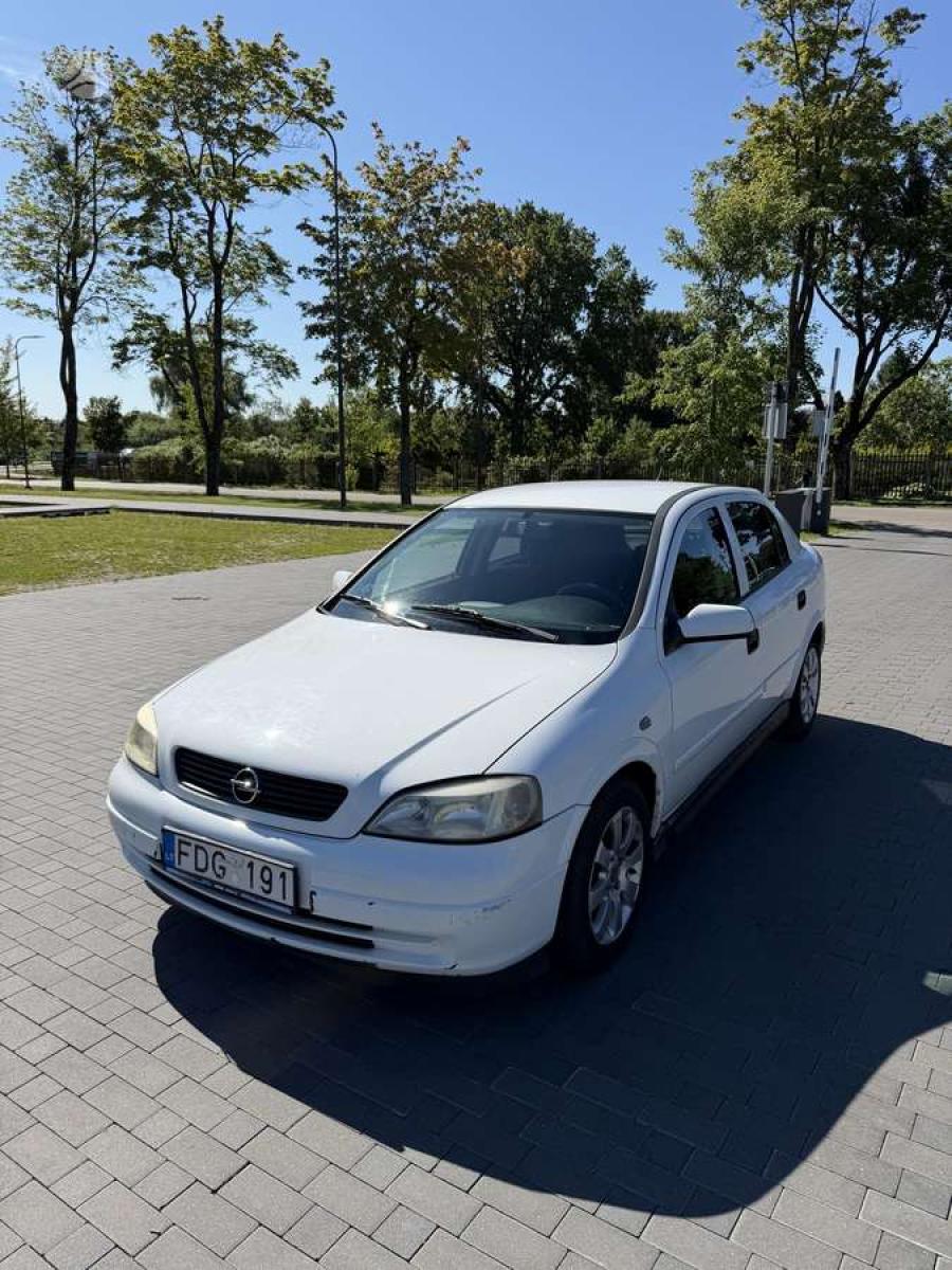 White Opel Astra 2001 in Kaunas, with an engine capacity of 2.00 L and mileage of 210 thousand km for 660 €, photo 5 on AUTOMOTO.COM.LV