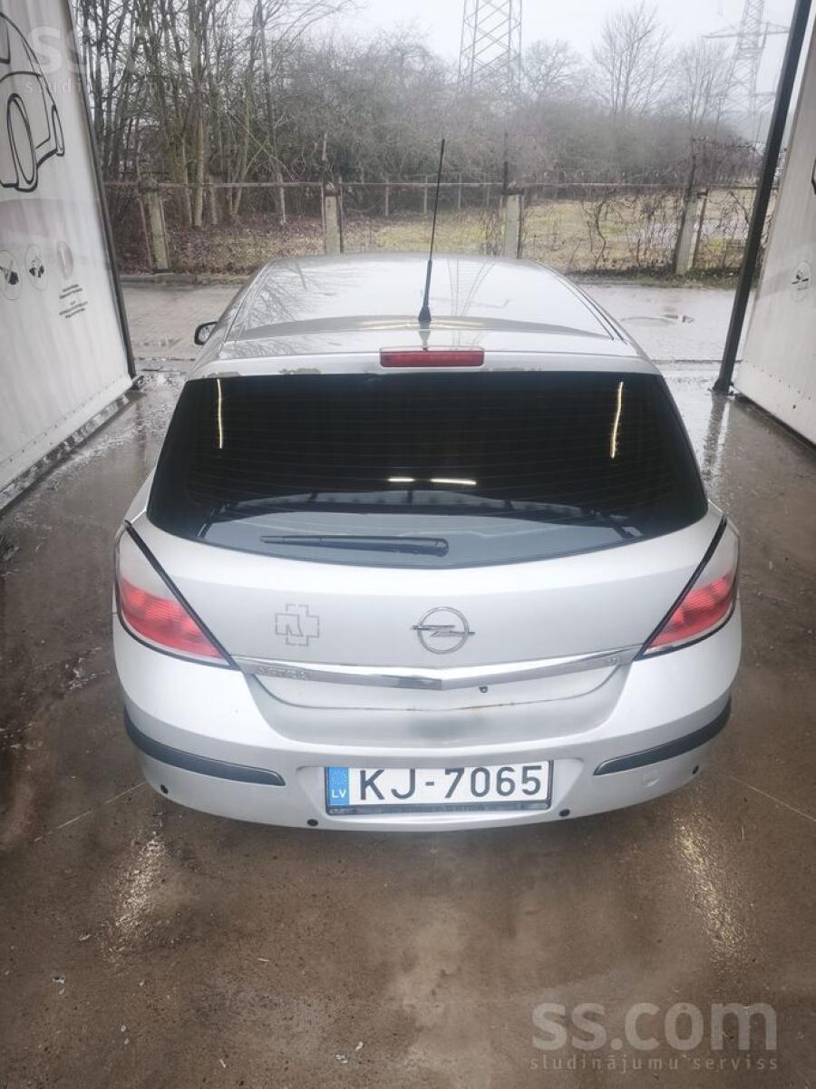 Balts Opel Astra 2005 Rīga, ar dzinēja tilpumu 1.80 L un nobraukumu 23 tūkst. km par 1001 €, foto 7 vietnē AUTOMOTO.COM.LV