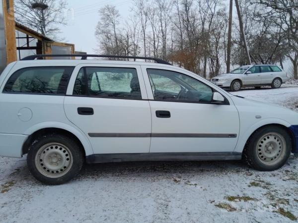 White Opel Astra 2000 in Cesis, with an engine capacity of 2.00 L and mileage of 365 thousand km for 2300 €, photo 3 on AUTOMOTO.COM.LV