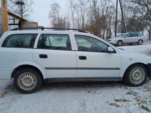 White Opel Astra 2000 in Cesis, with an engine capacity of 2.00 L and mileage of 365 thousand km for 2300 €, photo 3 on AUTOMOTO.COM.LV