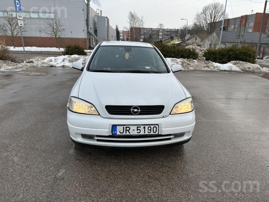 White Opel Astra 2003 in Jelgava, with an engine capacity of 1.70 L and mileage of 300 thousand km for 995 €, photo 3 on AUTOMOTO.COM.LV