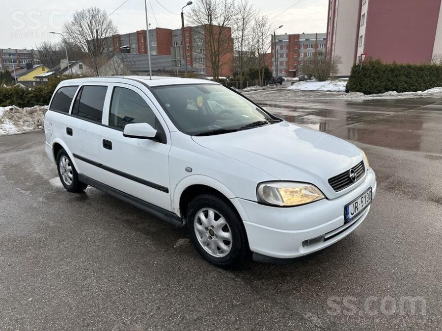 White Opel Astra 2003 in Jelgava, with an engine capacity of 1.70 L and mileage of 300 thousand km for 995 €, photo 4 on AUTOMOTO.COM.LV