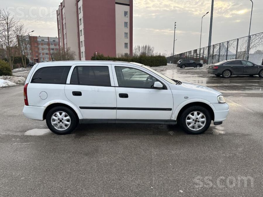 White Opel Astra 2003 in Jelgava, with an engine capacity of 1.70 L and mileage of 300 thousand km for 995 €, photo 5 on AUTOMOTO.COM.LV