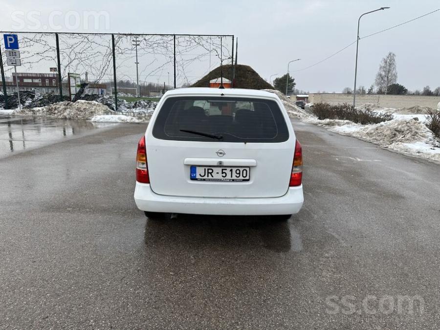 White Opel Astra 2003 in Jelgava, with an engine capacity of 1.70 L and mileage of 300 thousand km for 995 €, photo 7 on AUTOMOTO.COM.LV