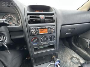White Opel Astra 2003 in Jelgava, with an engine capacity of 1.70 L and mileage of 300 thousand km for 995 €, photo 11 on AUTOMOTO.COM.LV