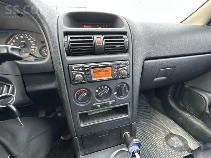 White Opel Astra 2003 in Jelgava, with an engine capacity of 1.70 L and mileage of 300 thousand km for 995 €, photo 11 on AUTOMOTO.COM.LV