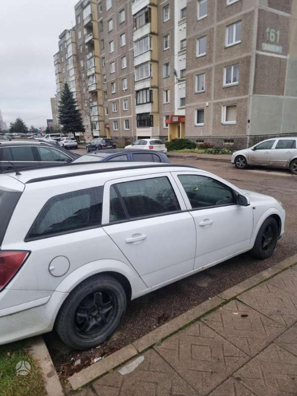 Balts Opel Astra 2005 Kauņa, ar dzinēja tilpumu 1.91 L un nobraukumu 480 tūkst. km par 899 €, foto 2 vietnē AUTOMOTO.COM.LV