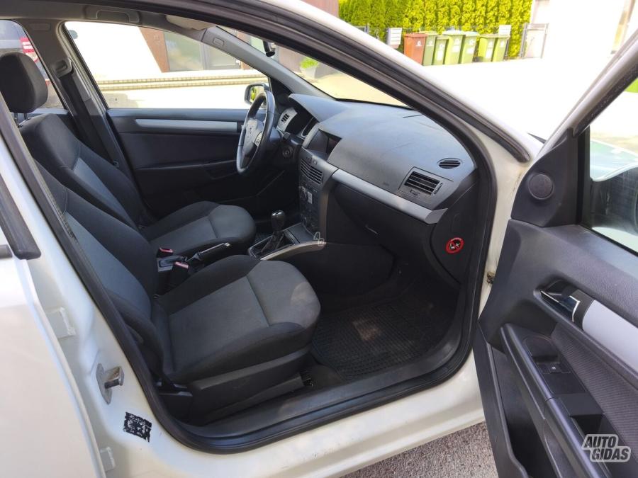Balts Opel Astra 2005 Kauņa, ar dzinēja tilpumu 1.70 L un nobraukumu 315 tūkst. km par 1000 €, foto 14 vietnē AUTOMOTO.COM.LV