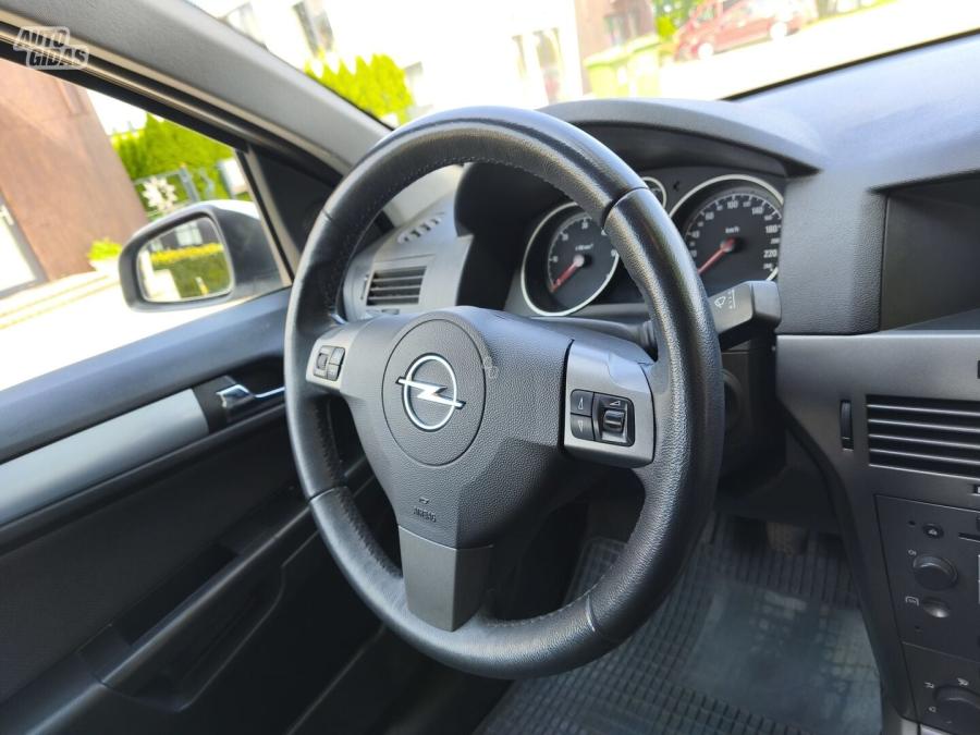 Balts Opel Astra 2005 Kauņa, ar dzinēja tilpumu 1.70 L un nobraukumu 315 tūkst. km par 1000 €, foto 16 vietnē AUTOMOTO.COM.LV