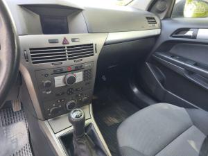Balts Opel Astra 2005 Kauņa, ar dzinēja tilpumu 1.70 L un nobraukumu 315 tūkst. km par 1000 €, foto 18 vietnē AUTOMOTO.COM.LV