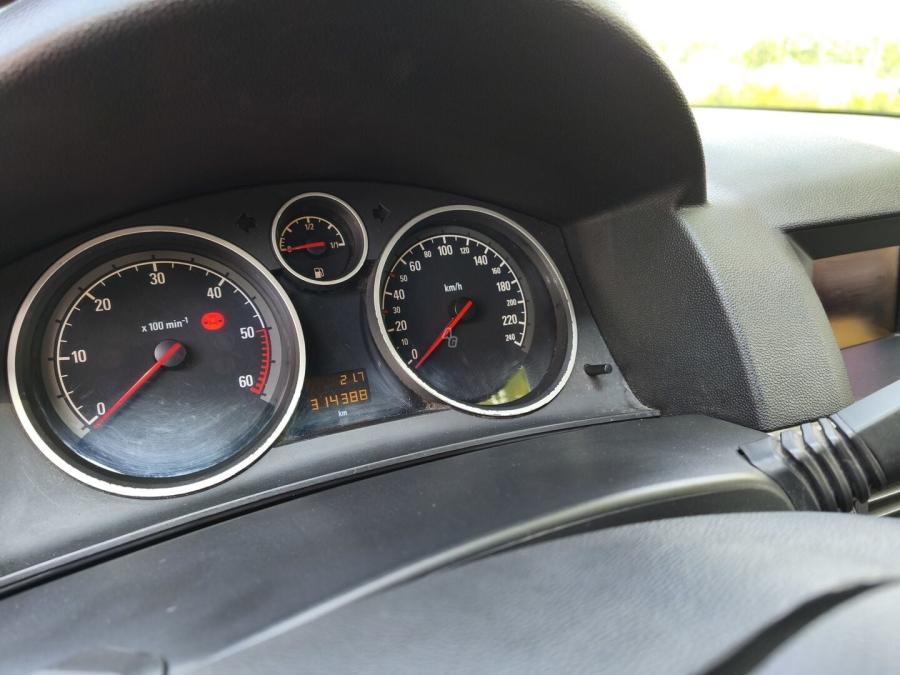 Balts Opel Astra 2005 Kauņa, ar dzinēja tilpumu 1.70 L un nobraukumu 315 tūkst. km par 1000 €, foto 20 vietnē AUTOMOTO.COM.LV