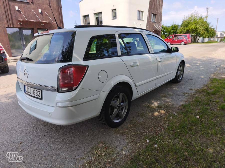 White Opel Astra 2005 in Kaunas, with an engine capacity of 1.70 L and mileage of 315 thousand km for 1000 €, photo 5 on AUTOMOTO.COM.LV