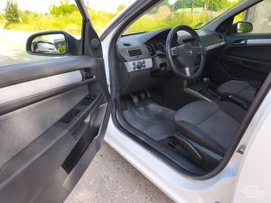 White Opel Astra 2005 in Kaunas, with an engine capacity of 1.70 L and mileage of 315 thousand km for 1000 €, photo 13 on AUTOMOTO.COM.LV